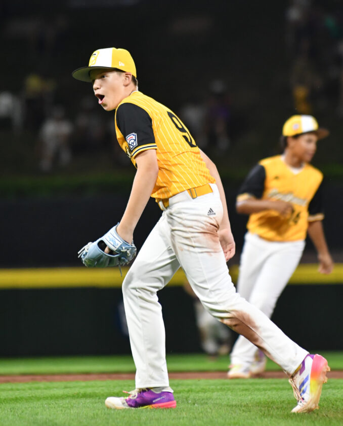 Florida defeats Washington at Lamade Stadium 6-1 on Friday night | News ...